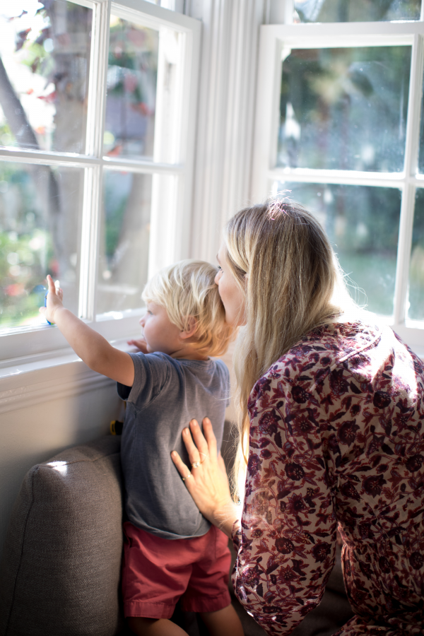Kids Scared of the Dark? How to Calm Them Quickly